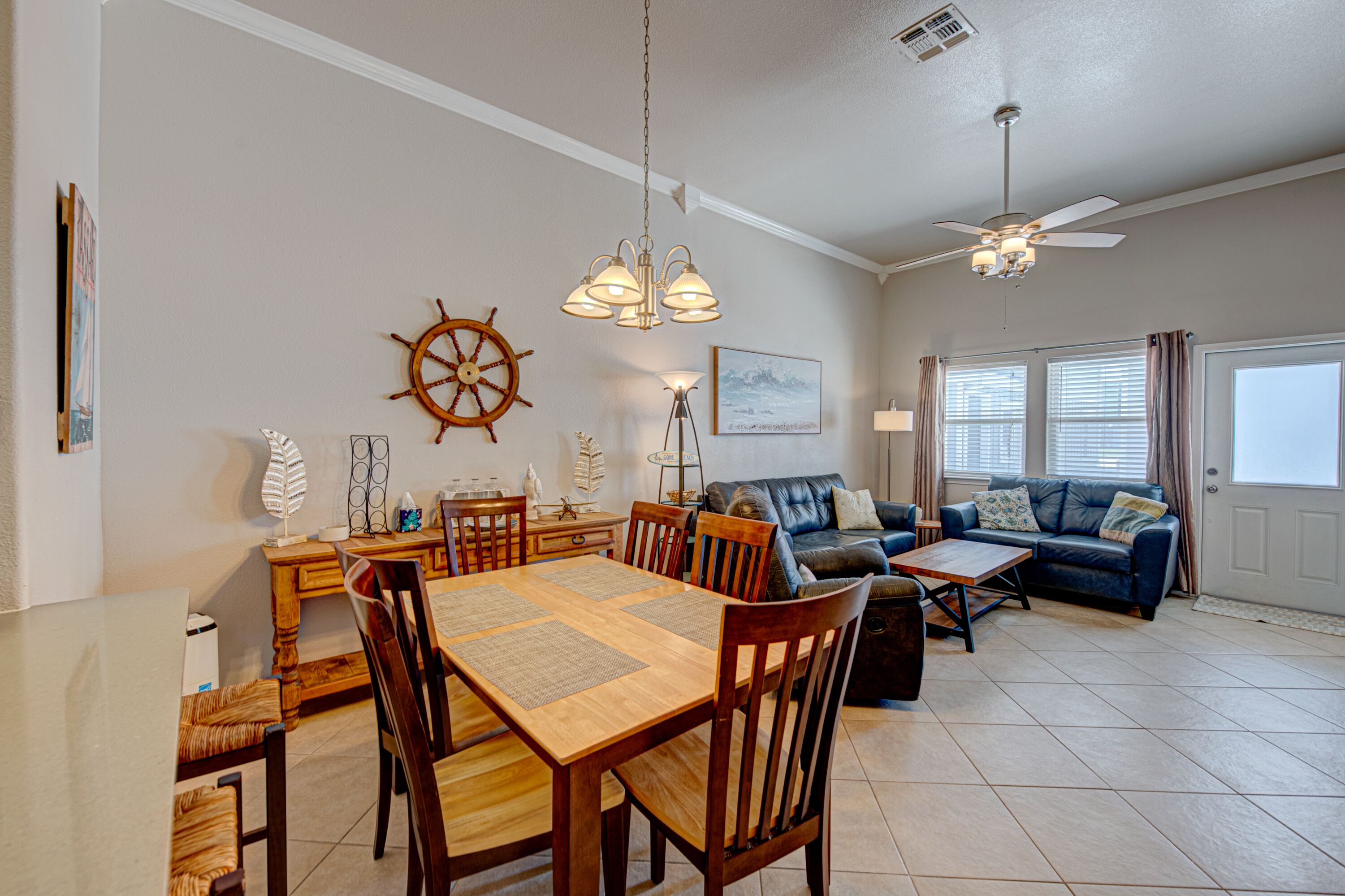Just A Few Blocks From The Beach With A Community Pool.  Sleeps 8! - Port Aransas, TX