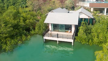 2 Bedroom Sea House | Minibar, cofre no quarto, secretária, cortinas/cortinados opacos