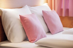 Cortinas/cortinados opacos, ferro/tábua de engomar 