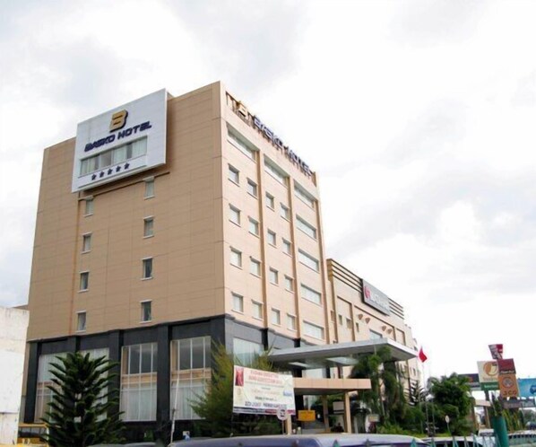 Premier Basko Hotel Padang in Padang: Find Hotel Reviews, Rooms, and ...