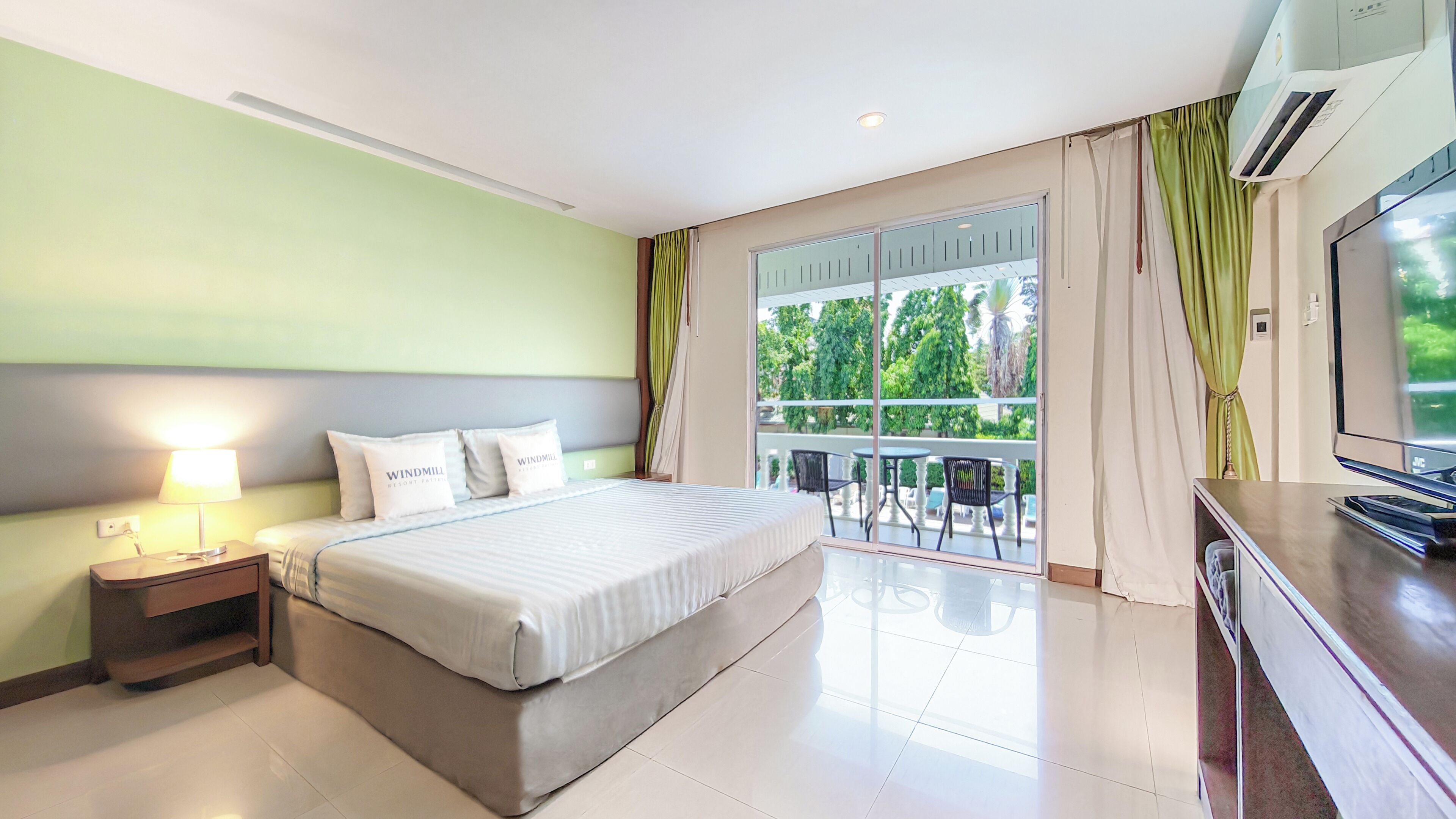 Quarto Deluxe, vista para a piscina