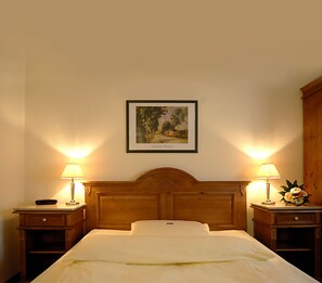 Quarto clássico | Cofres nos quartos, escrivaninha, Wi-Fi de cortesia, roupa de cama