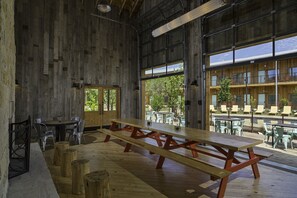 Serviço de café da manhã, culinária local, vistas para a piscina