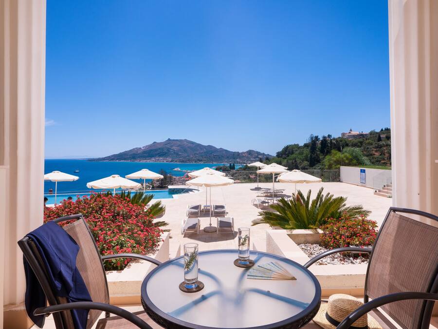 Poolfront Double Room with Sea View | Vista da sacada
