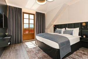 Apartamento | Roupa hipoalergénica, cofre no quarto, cortinas/cortinados opacos 