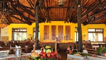 Café da manhã com buffet grátis todos os dias