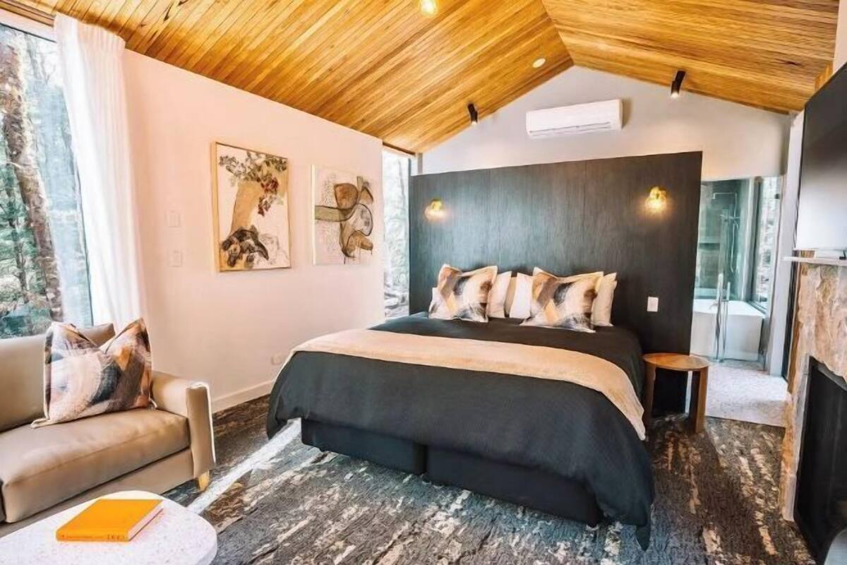 1 quarto, cortinas/cortinados opacos, roupa de cama fornecida