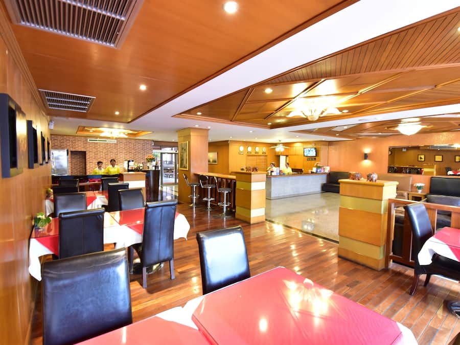 Pequenos-almoços, almoços, jantares servidos, cozinha tailandesa