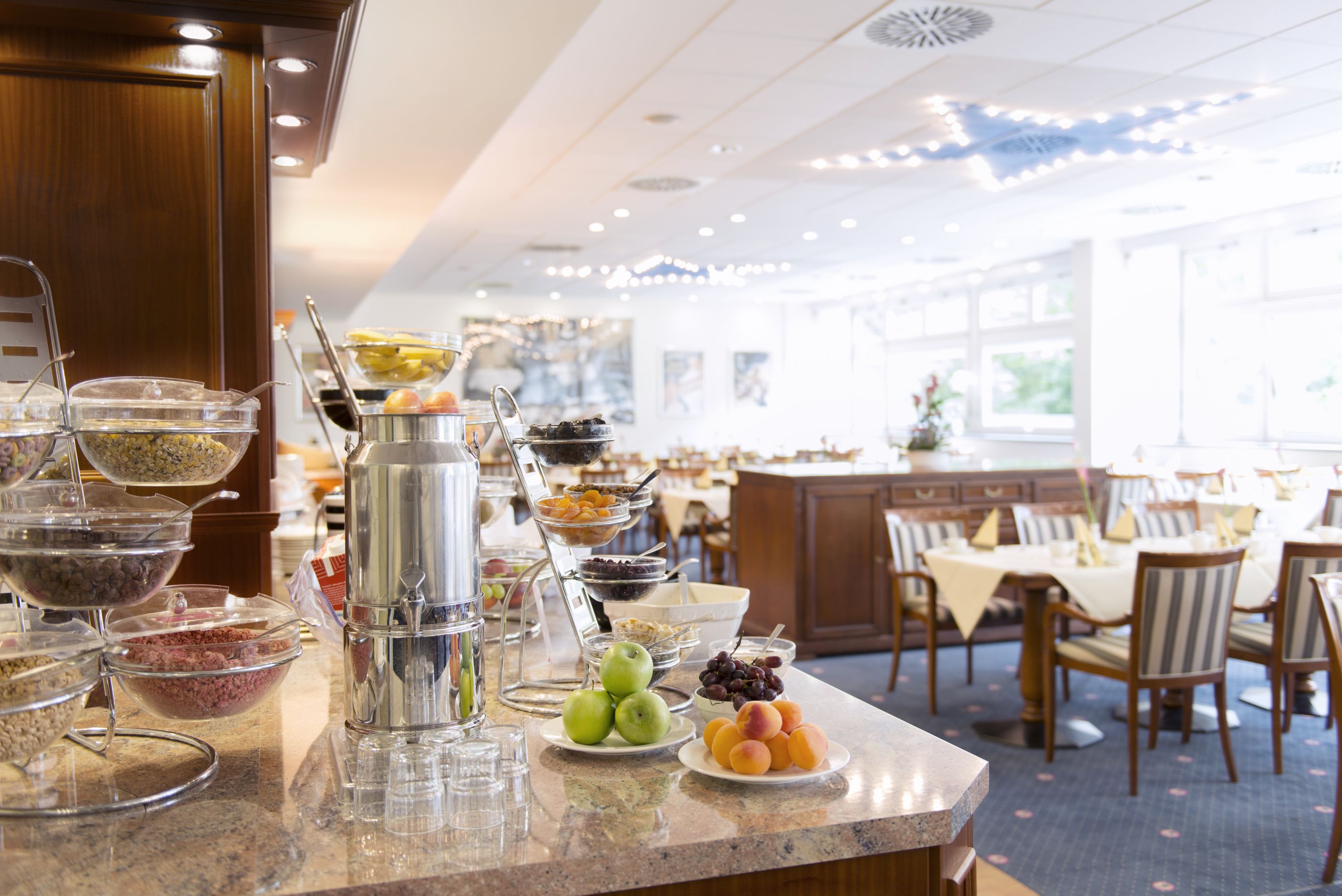 Café da manhã com buffet diário (EUR 19 por pessoa) 