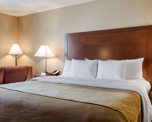 Quarto standard, 1 cama King, para não fumantes | Cortinas blackout, quartos à prova de som, ferros/tábuas de passar roupa