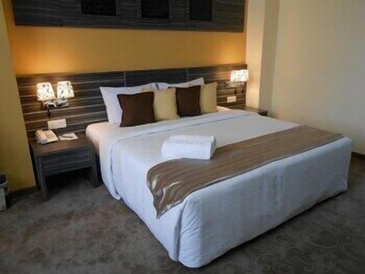 Ferros/tábuas de passar roupa, Wi-Fi de cortesia, roupa de cama