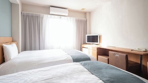Quarto Duplo, não fumadores (With Extra bed) | Roupa de alta qualidade, edredões de penas, secretária 