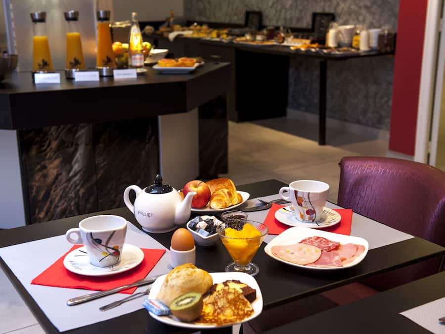 Pequeno-almoço tipo buffet diário (16.5 EUR por pessoa)