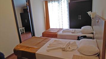 Frigobar, escrivaninha, camas extras/dobráveis, Wi-Fi de cortesia