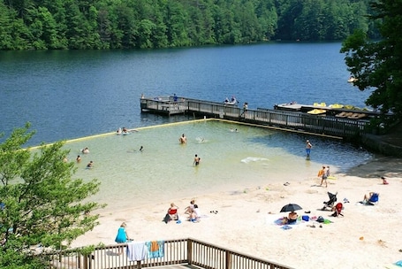Na praia, caiaque, pesca . Unicoi State Park & Lodge