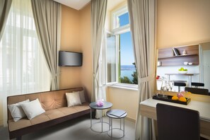 Studio apartment (for 3 persons) | Cofre no quarto, secretária, berços/camas para crianças grátis 