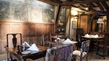 Serviço de jantar, restaurante ao ar livre