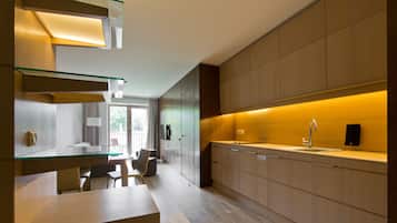 Apartamento família (morning SPA access included) | Cozinha privada | Geladeira, micro-ondas, lava-louças, cafeteira/chaleira