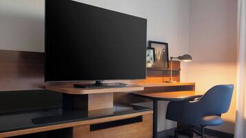 Estúdio, 1 cama king-size e sofá-cama | Roupa de alta qualidade, cofre no quarto, secretária