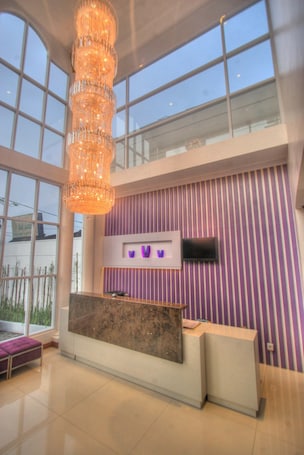 Receção. Hotel Vio Express Surapati Bandung