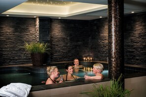 Sauna, banho turco, fontes termais/minerais, tratamentos corporais 