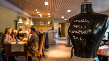 Café da manhã com buffet grátis todos os dias