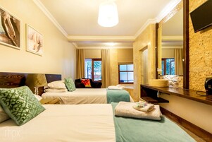 Quarto Twin de Luxo | Secretária, Wi-fi grátis, roupa de cama fornecida 