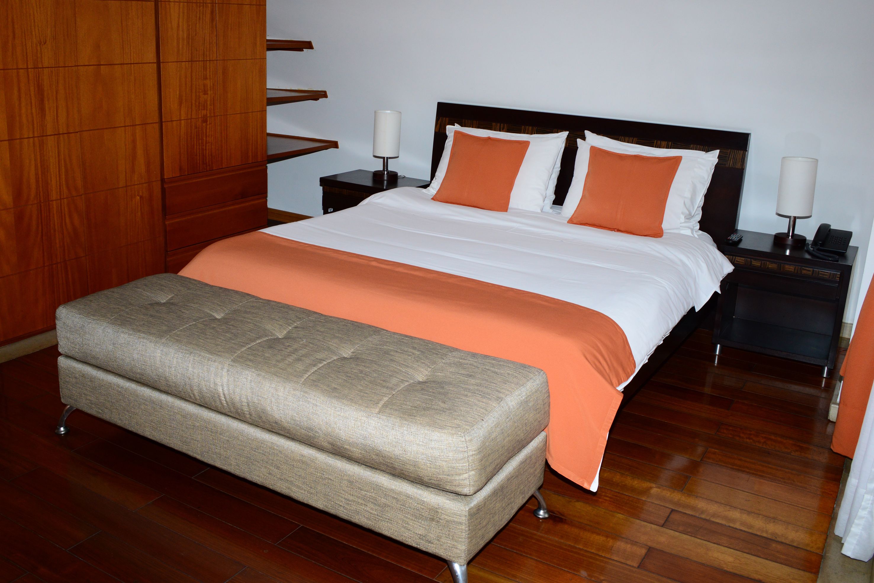 Apartamento, 4 quartos | Roupa de alta qualidade, cofre no quarto, ferro/tábua de engomar 