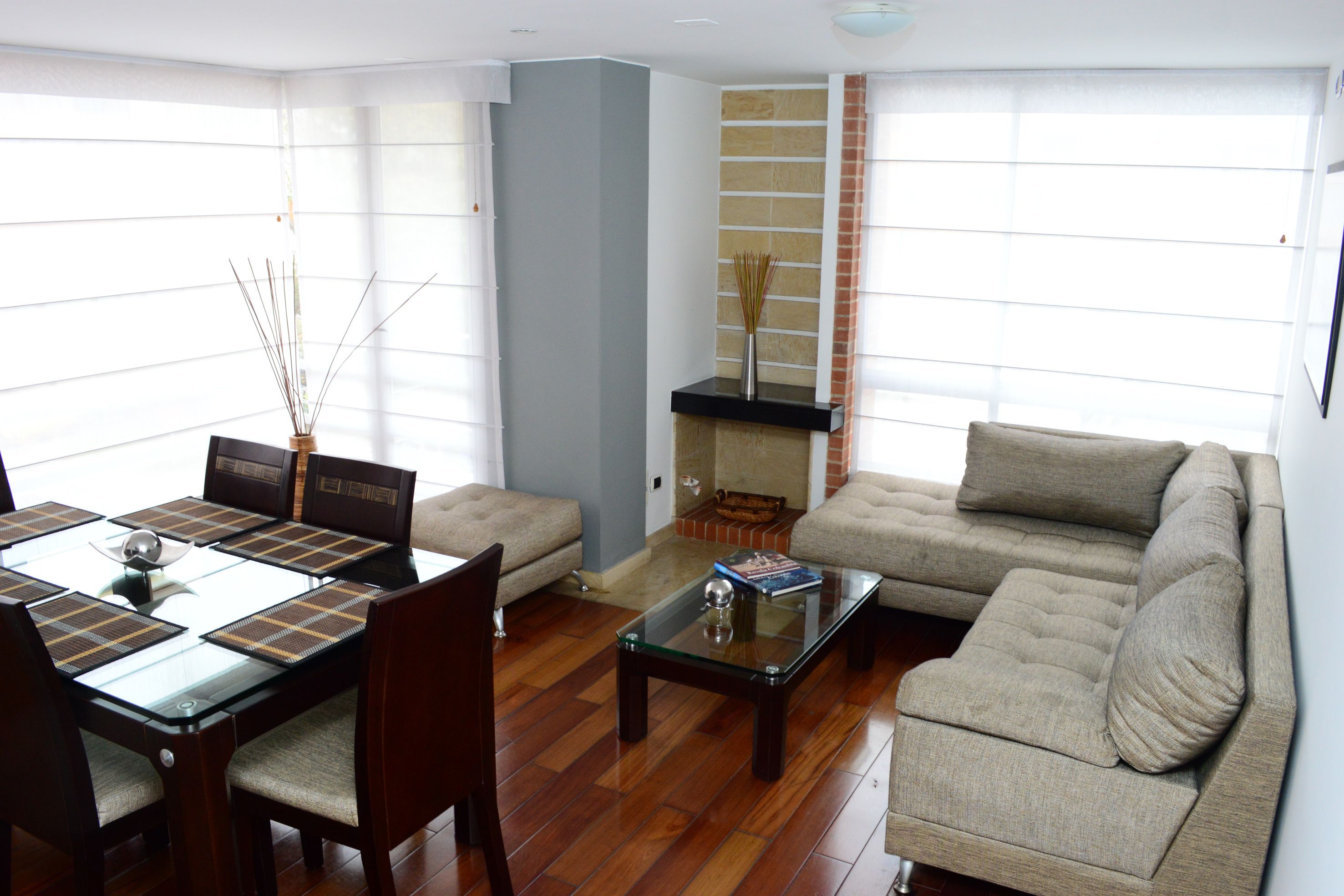 Apartamento Executivo, 3 quartos | Sala | TV de ecrã plano 