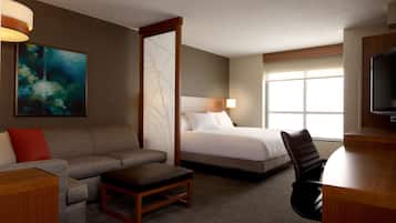 Cofres nos quartos, escrivaninha, cortinas blackout