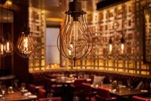 4 restaurantes: servem pequenos-almoços, almoços e jantares