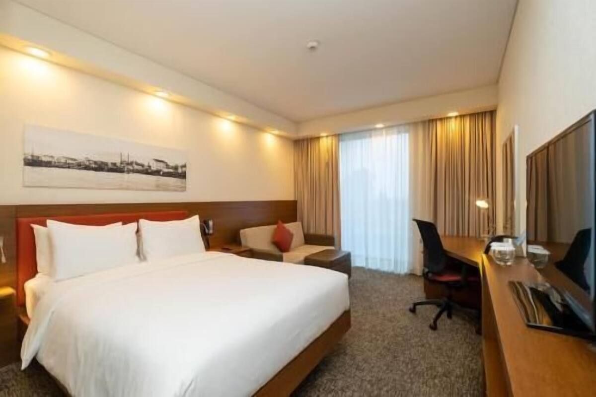 Minibar, cofre no quarto, cortinas/cortinados opacos