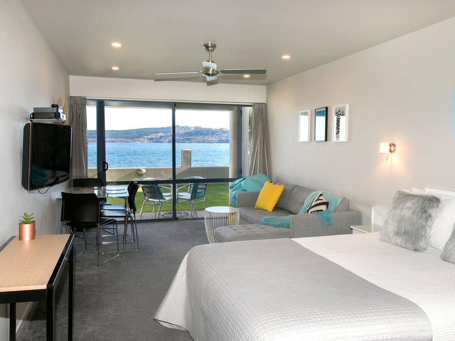 Roupa de alta qualidade, secretária, ferro/tábua de engomar