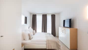 Suite | Roupa hipoalergénica, secretária, cortinas/cortinados opacos