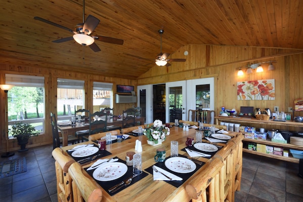 Bad Rock Bed And Breakfast Inn - Montana