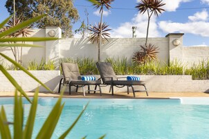 Piscina exterior sazonal 