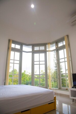 Quarto Standard (Lowest, Shared Bathroom) | Roupa de alta qualidade, camas de colchão Select Comfort, minibar 