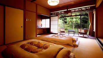 Quarto casal (Japanese-Western Style) | Edredons de pluma, cofres nos quartos, Wi-Fi de cortesia, roupa de cama