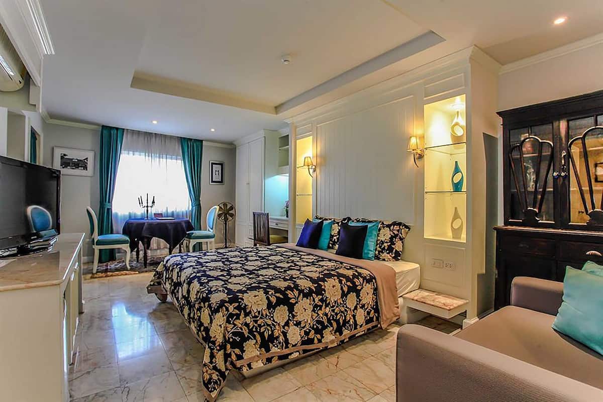 Minibar, secretária, camas desdobráveis, Wi-fi grátis