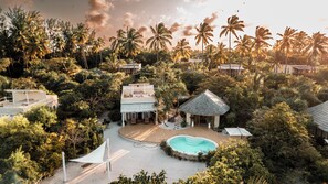 Villa, 1 quarto, piscina privativa, vista para a praia | Lençóis de algodão egípcio, roupa de alta qualidade, minibar 