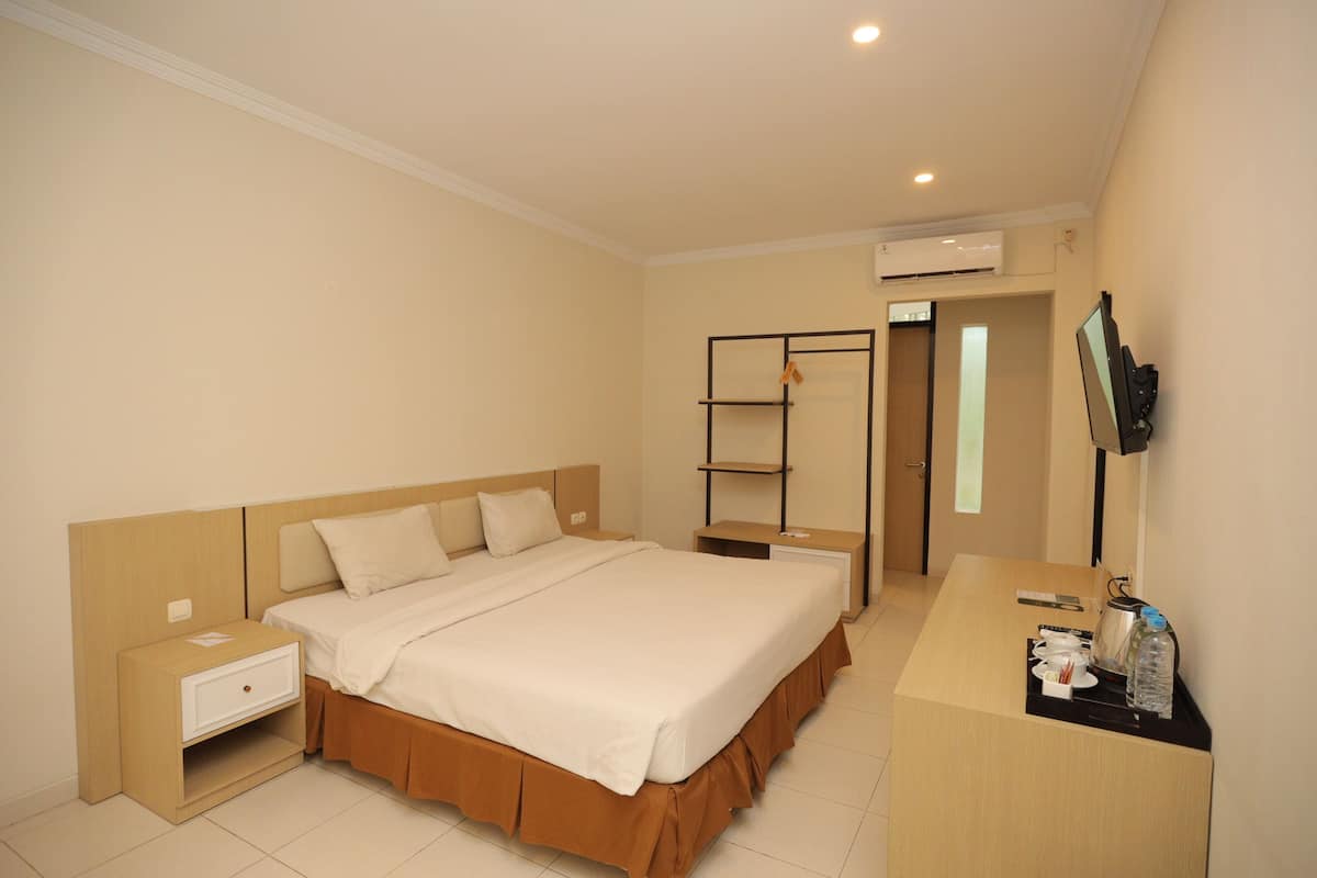 Quarto Deluxe | Roupa de alta qualidade, minibar, cofre no quarto