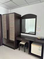 Quarto casal superior | Escrivaninha, cortinas blackout, Wi-Fi de cortesia, roupa de cama