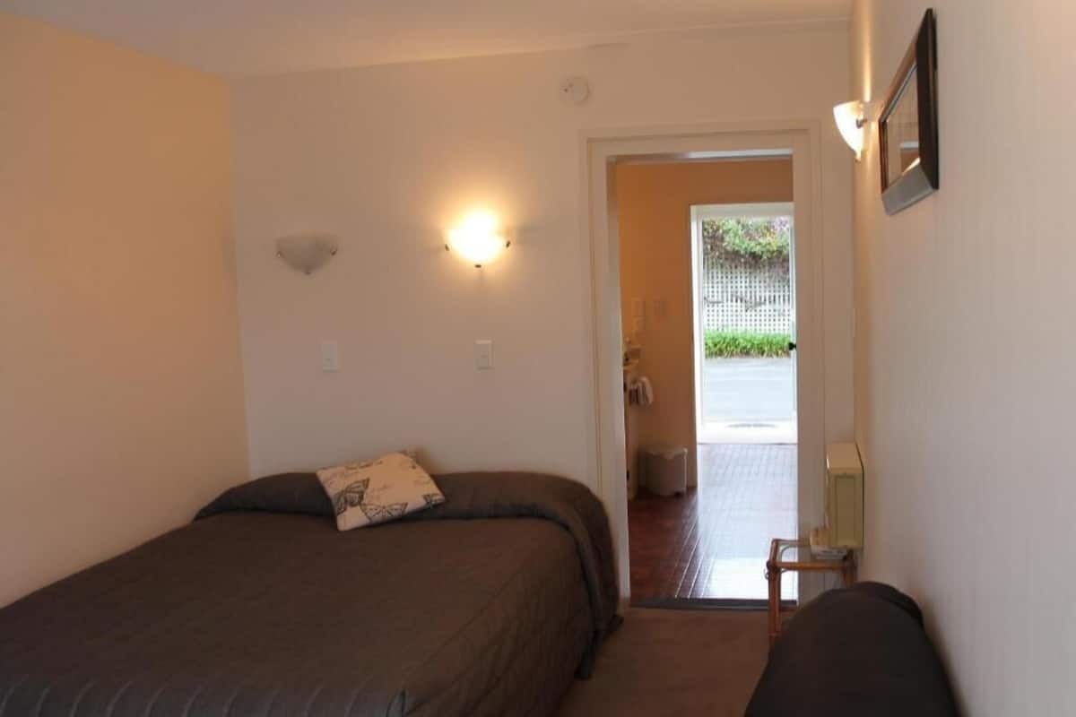 Escrivaninha, ferros/tábuas de passar roupa, Wi-Fi de cortesia