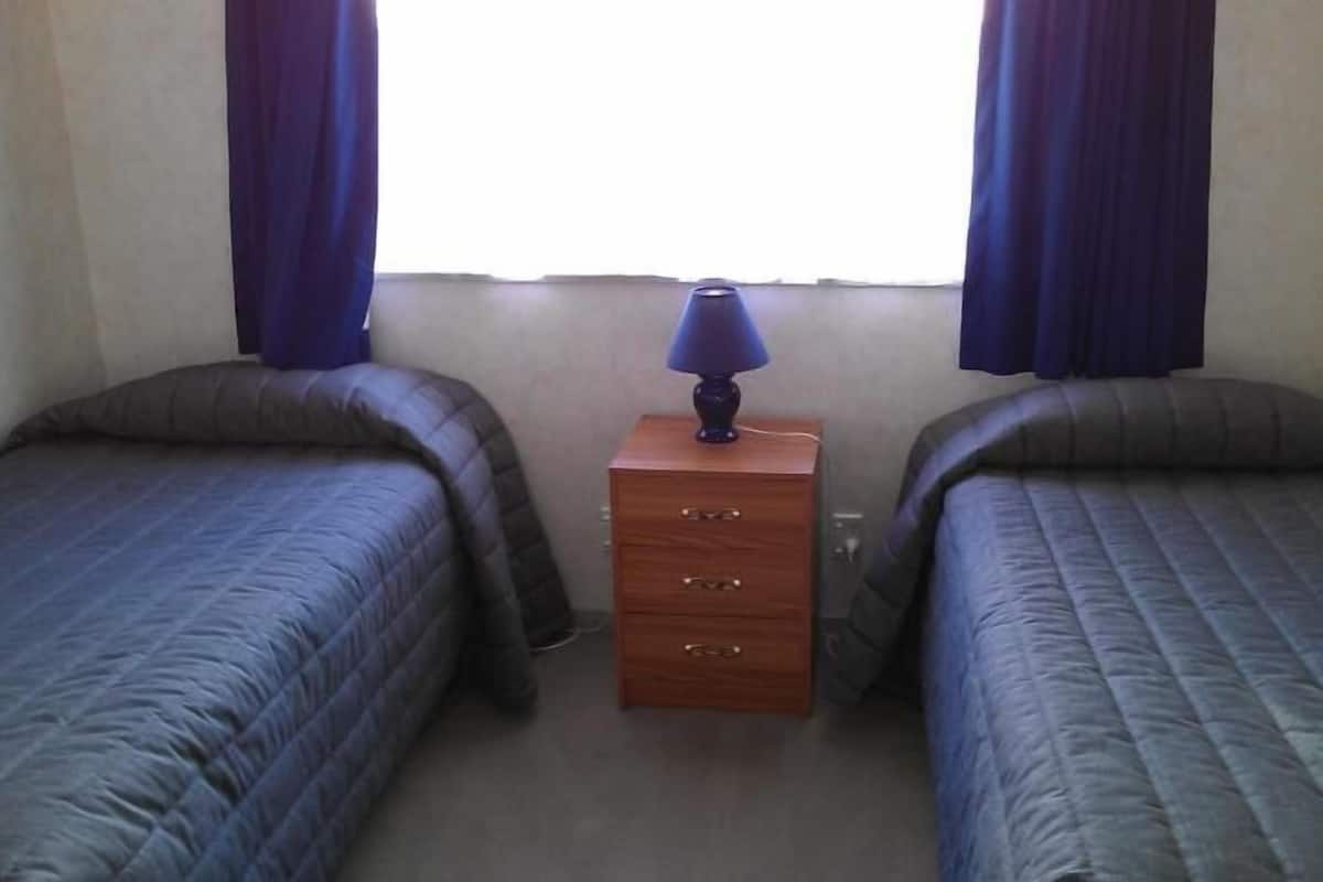 Escrivaninha, ferros/tábuas de passar roupa, Wi-Fi de cortesia