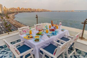 2 restaurantes, pequenos-almoços servidos, cozinha internacional 