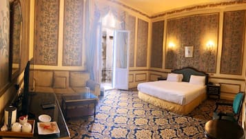 Quarto Clássico | 1 quarto, minibar, cofre no quarto, secretária