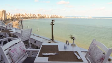 2 restaurantes, pequenos-almoços servidos, cozinha internacional