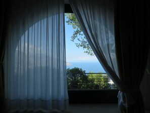 Quarto Júnior, 1 quarto, vista para o mar, no rés do chão | Cofre no quarto, com mobília individualizada 