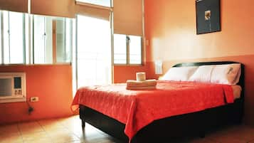 Quarto luxo, terraço (Matrimonial) | Cofres nos quartos, escrivaninha, Wi-Fi de cortesia, roupa de cama