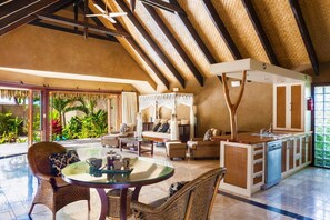 Vila superluxo, piscina particular, ao lado da praia | 2 quartos, roupas de cama premium, cofres nos quartos, escrivaninha